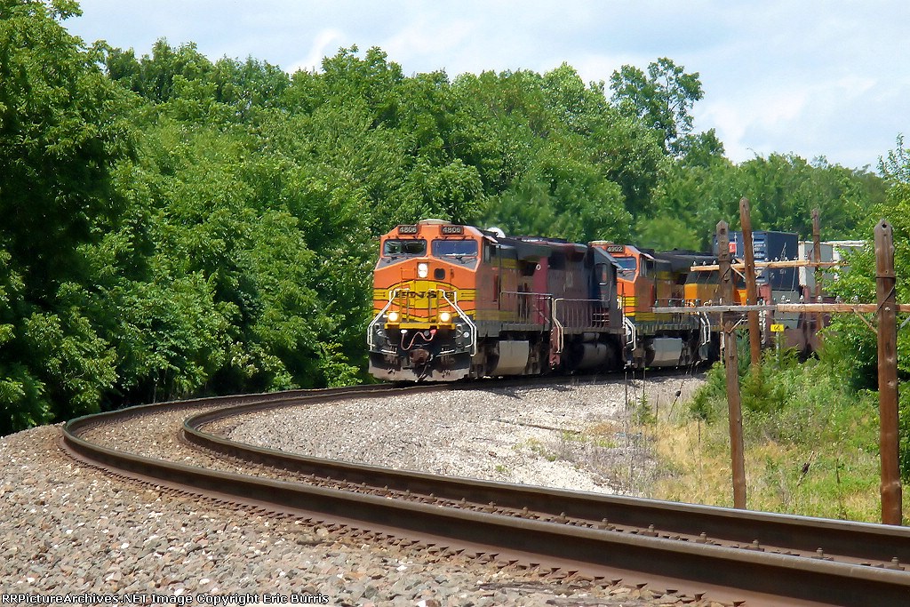 BNSF4806 west